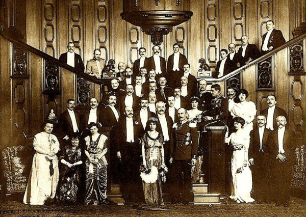 ESAT PASHA NË KËSHTJELLËN E PRINC VIDIT NË NEUWIED TË GJERMANISË ...