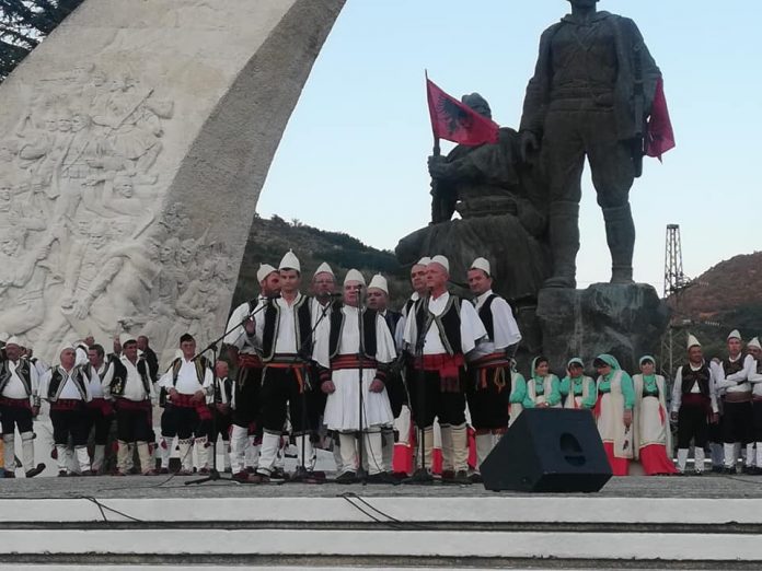 KËNGA LABE - 3000 VJEÇARE - Pashtriku