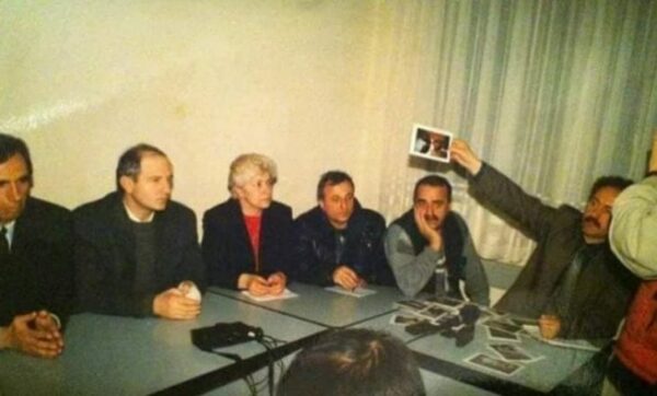 'POLITIKA E MODERUAR' DHE 'EKSTREMISTËT SHQIPTAR" NË KËNDVËSHTRIMIN E ...